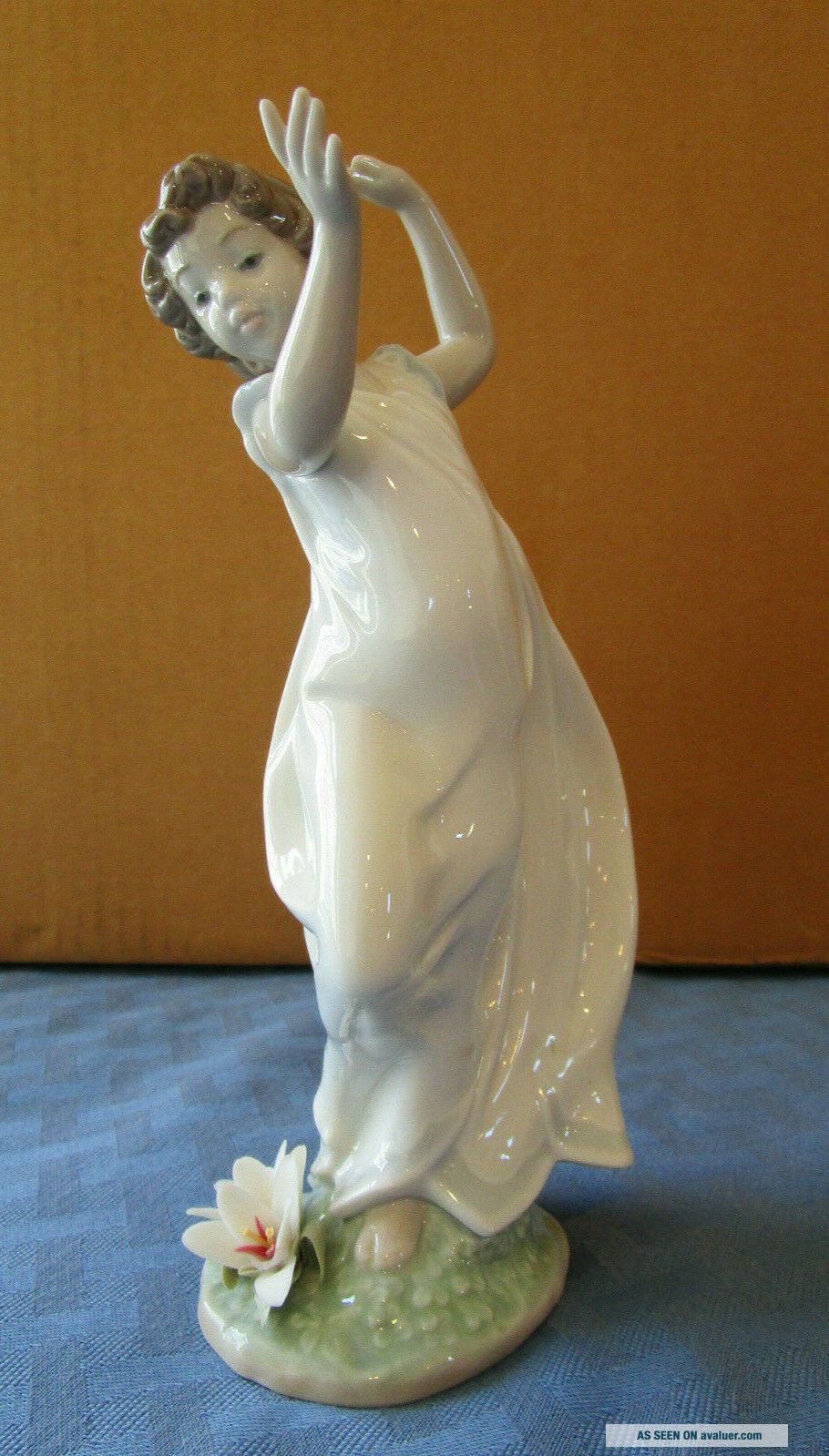 Lladro " Lily, Symbol Of Purity ", (Azucena) 010. 06989, | #3120949
