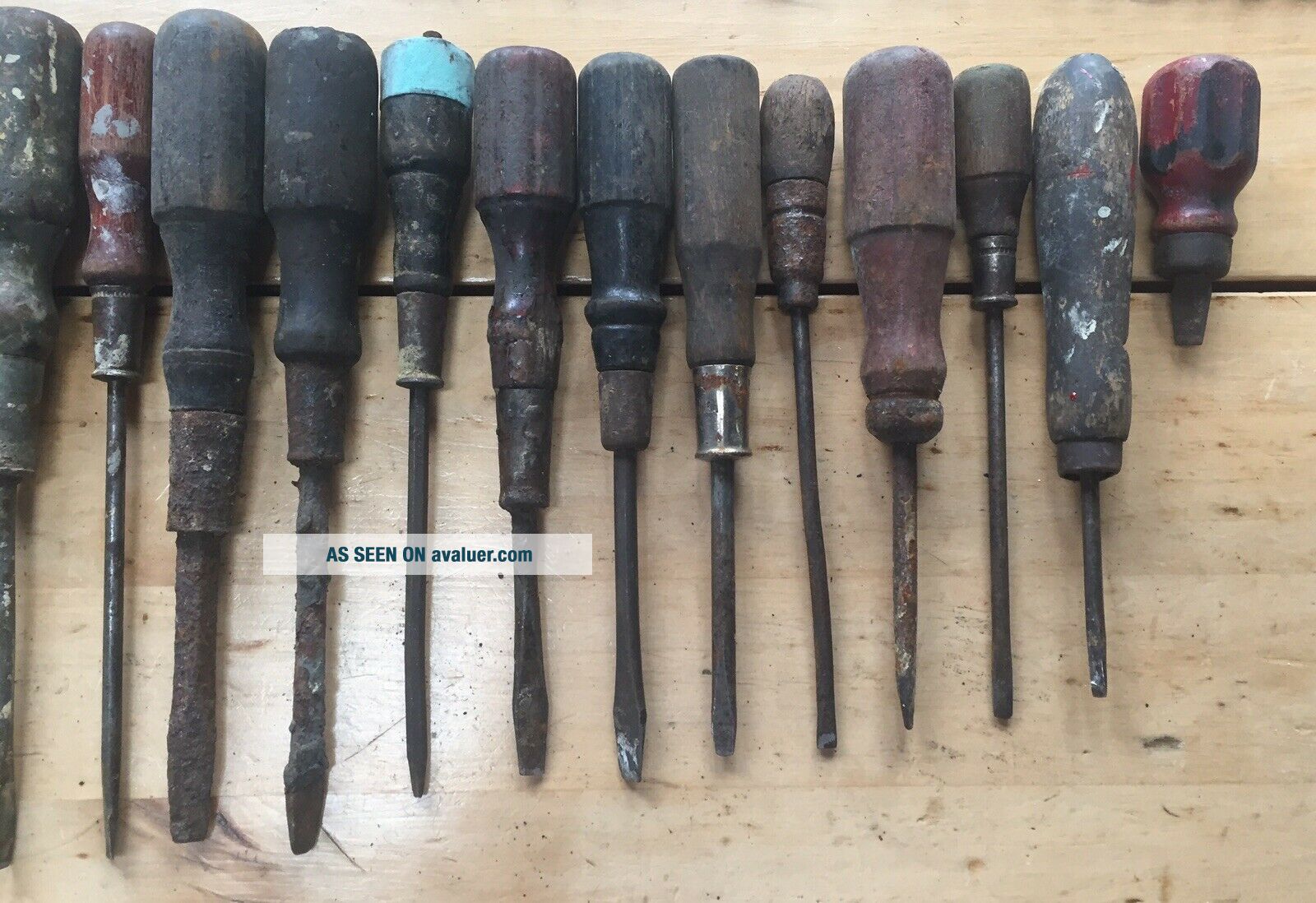 VINTAGE WOODEN HANDLE SCREWDRIVERS TOOL PUNK GARDEN ART | #3242905