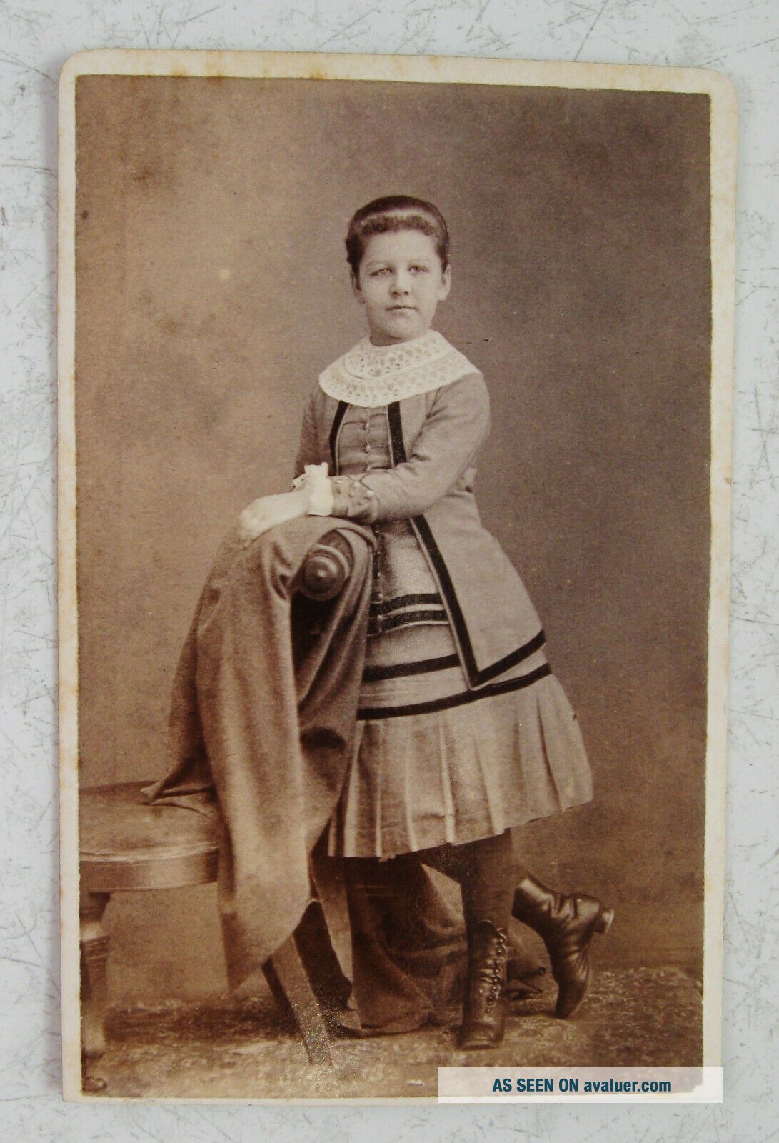 ANTIQUE CDV PHOTO OF A PRETTY GIRL WEARING LOVELY DRESS WITH LACE ...