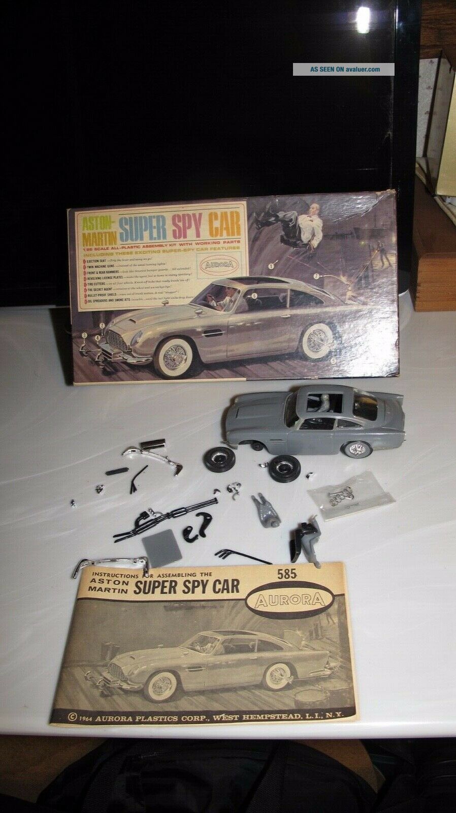 Aston - Martin Spy Car Model Kit | #3750380