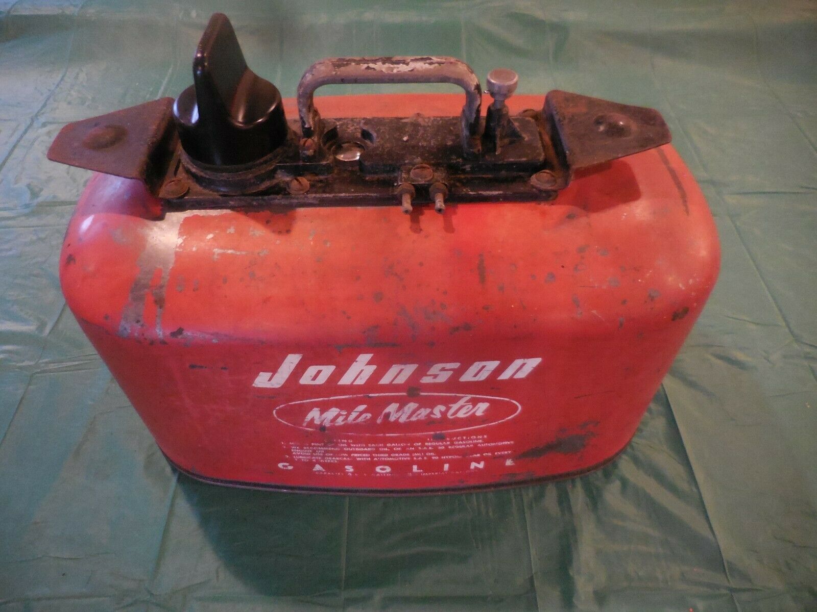 Vintage Johnson/Evinrude Mile Master Outboard 4 Gallon Pressurized Gas ...