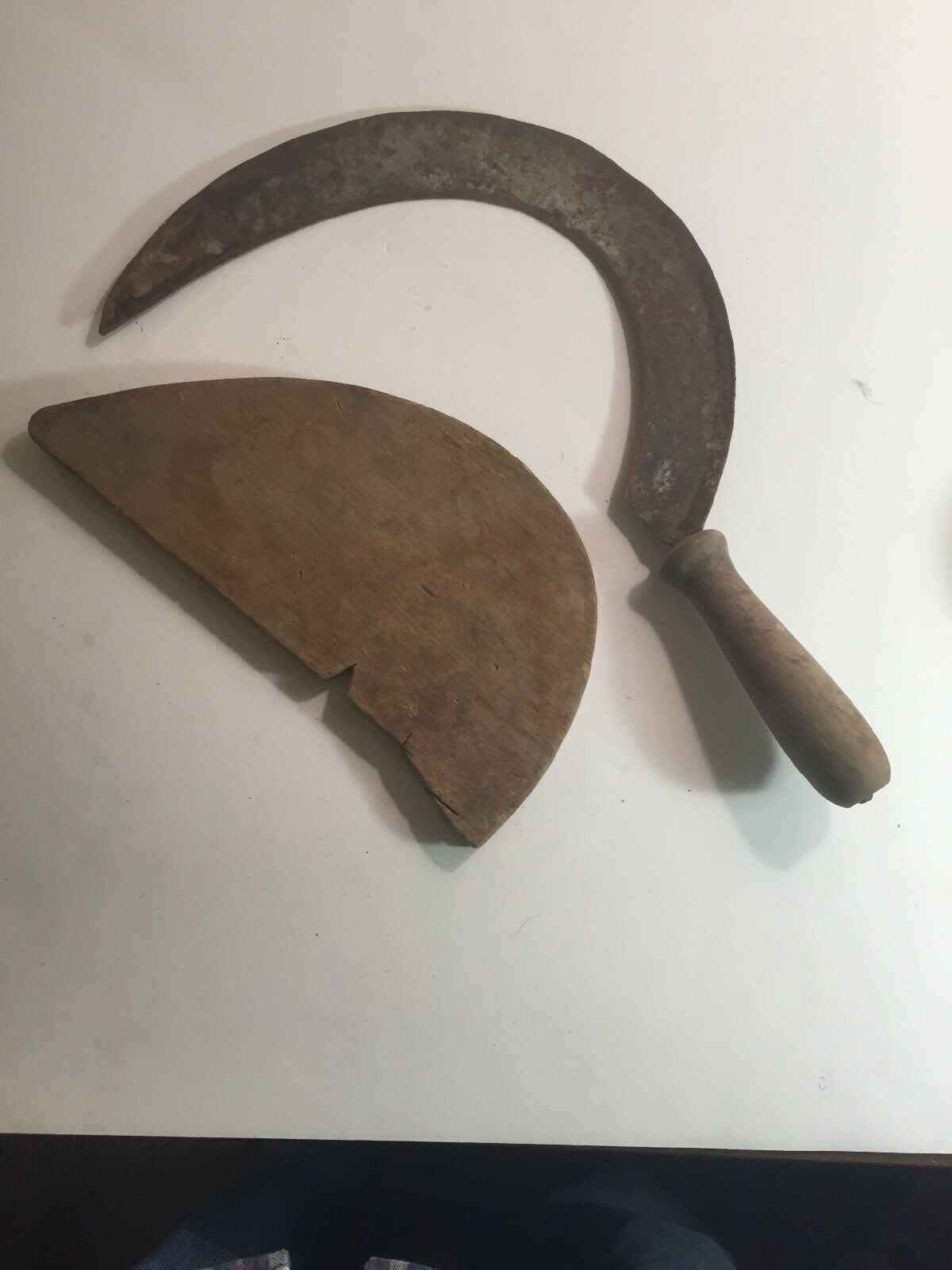 VINTAGE SICKLE HAND TOOL OLD COUNTRY RUSTIC PRIMITIVE FARM BARN GARDEN ...