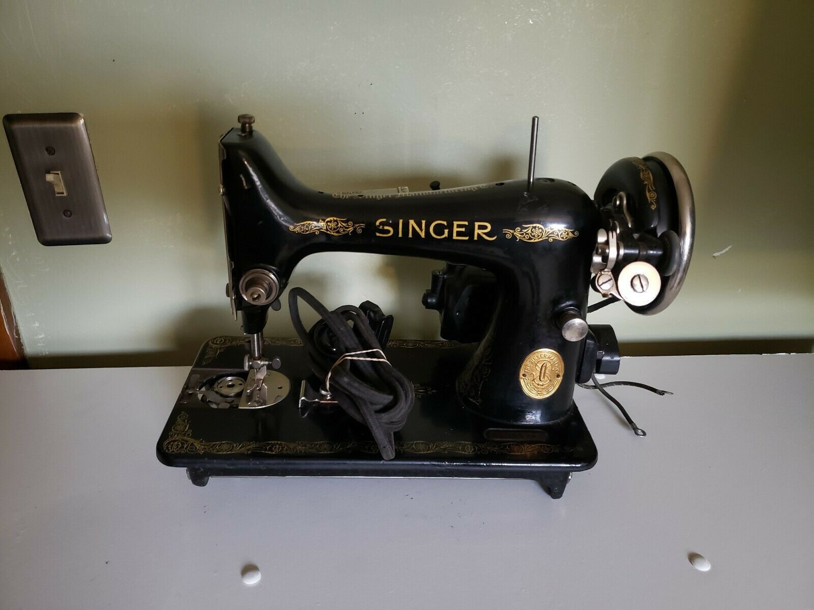 1929 Vintage Singer Model 99 Sewing Machine And. | #19262276