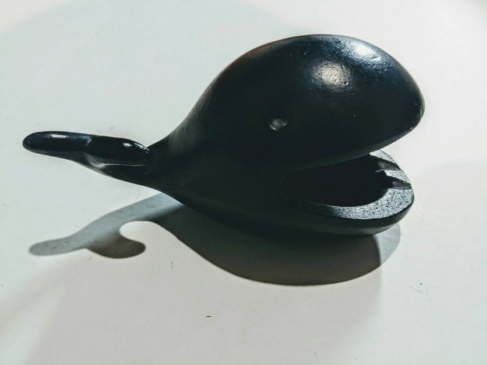 VINTAGE WHALE ASHTRAY EMIG 1400 CAST METAL MOBY WHALE ASHTRAY | #19541265
