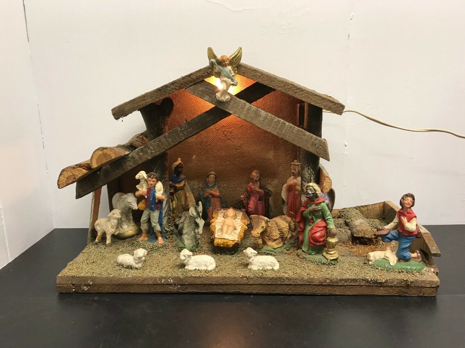 ANTIQUE VINTAGE CRECHE NATIVITY SCENE CHRISTMAS JESUS MANGER LIGHTED ...
