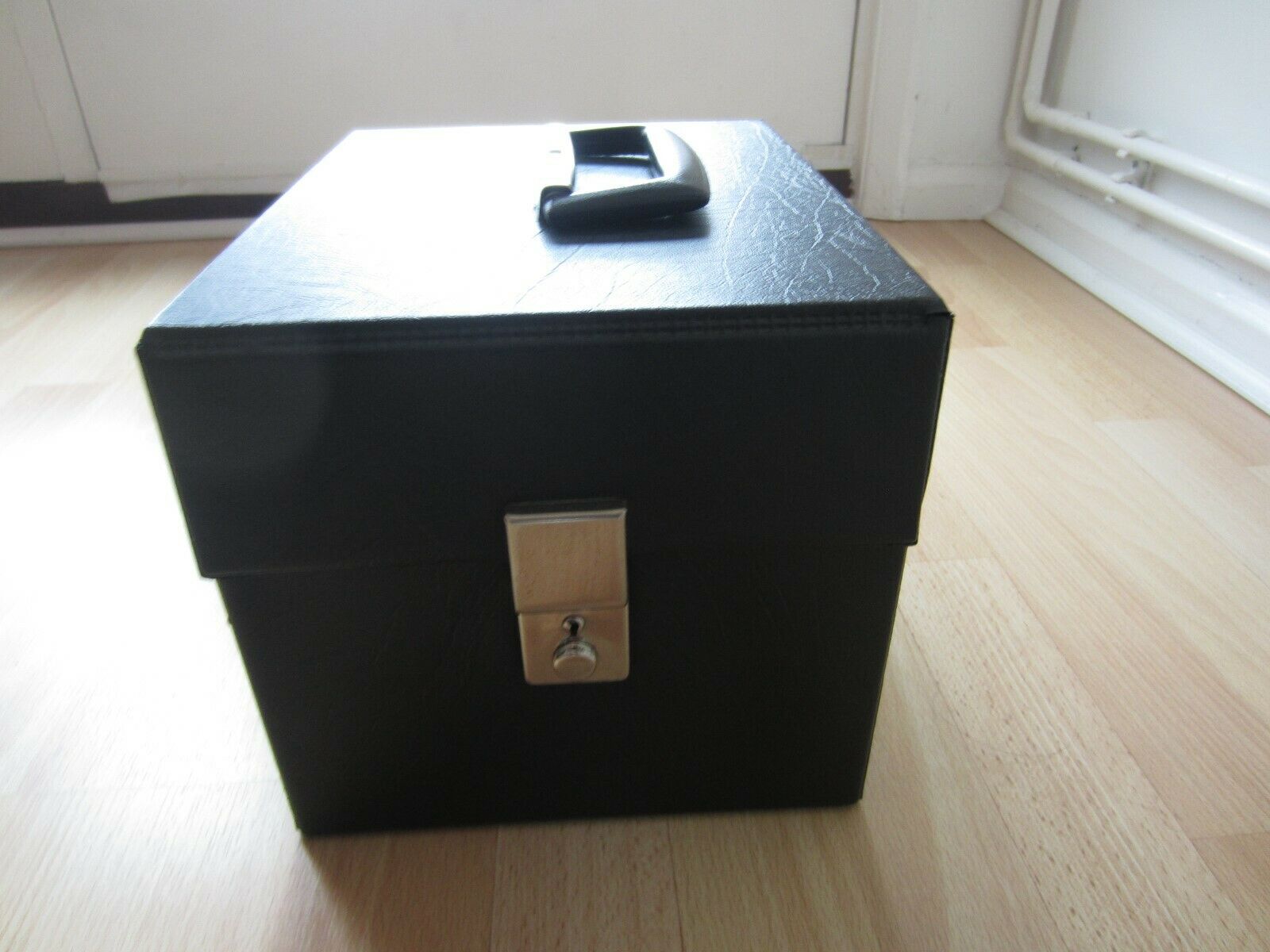 VINTAGE 7 INCH SINGLES VINYL RECORDS BOX CASE BLACK L ARGE (26cm) WITH ...