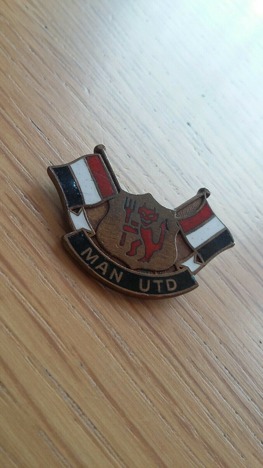 OLD VINTAGE MANCHESTER UNITED FOOTBALL CLUB ENAMEL BADGE | #17863058
