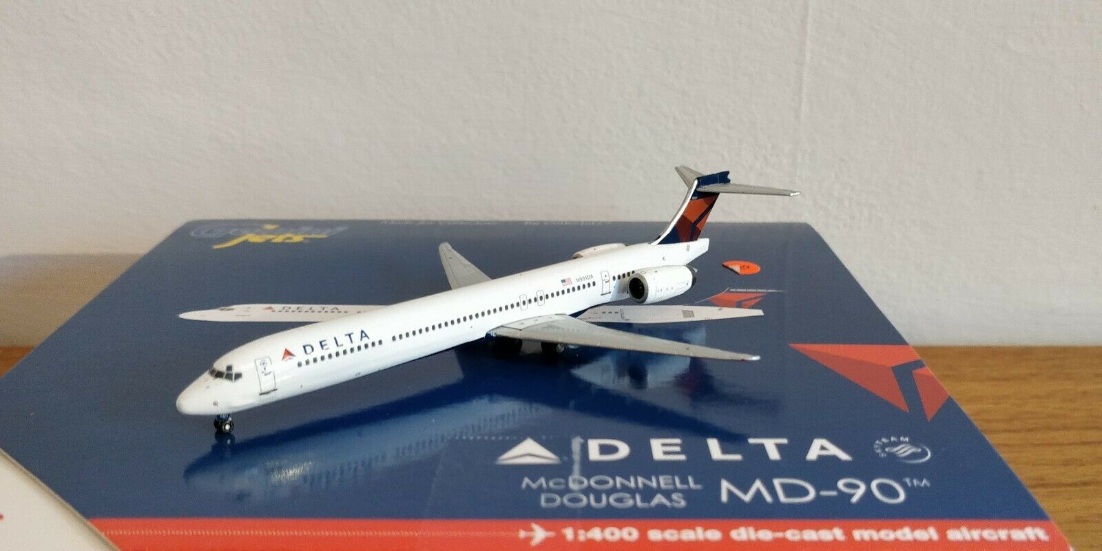 Delta Airlines McDonnell Douglas MD - 90 Aircraft Model 1:400 Scale ...