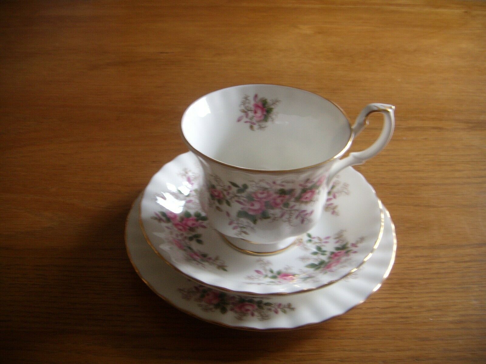 VINTAGE ROYAL ALBERT LAVENDER ROSE PATTERN TEA TRIO. | #17508048